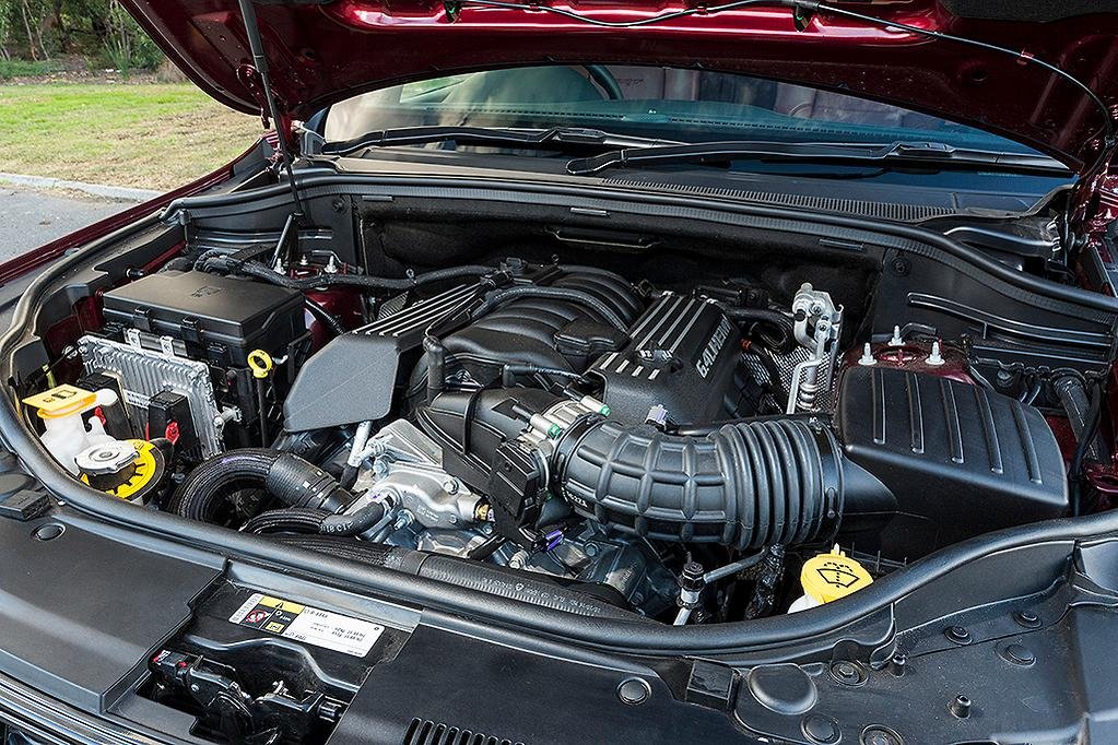Australians Can Now Purchase New Mopar Hemi V8 Crate Engines - Retro Rides