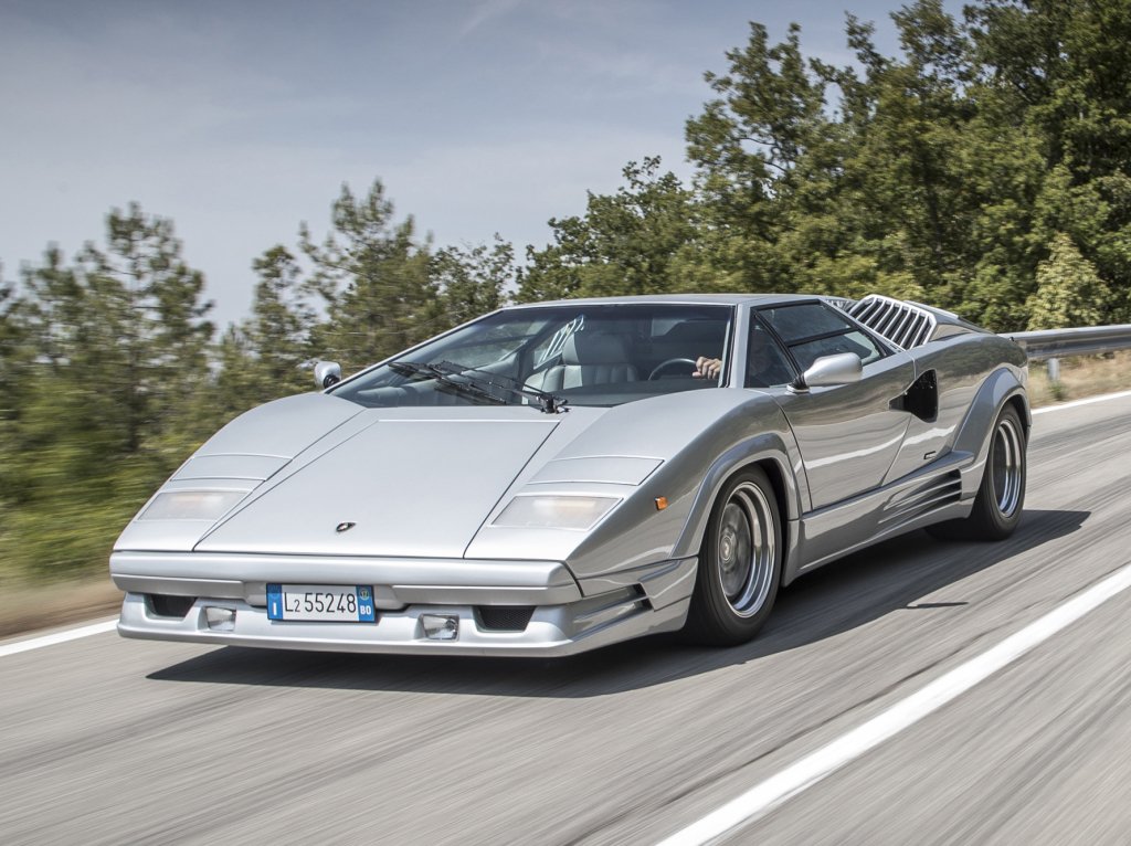 Rear View - Lamborghini Countach - Retro Rides