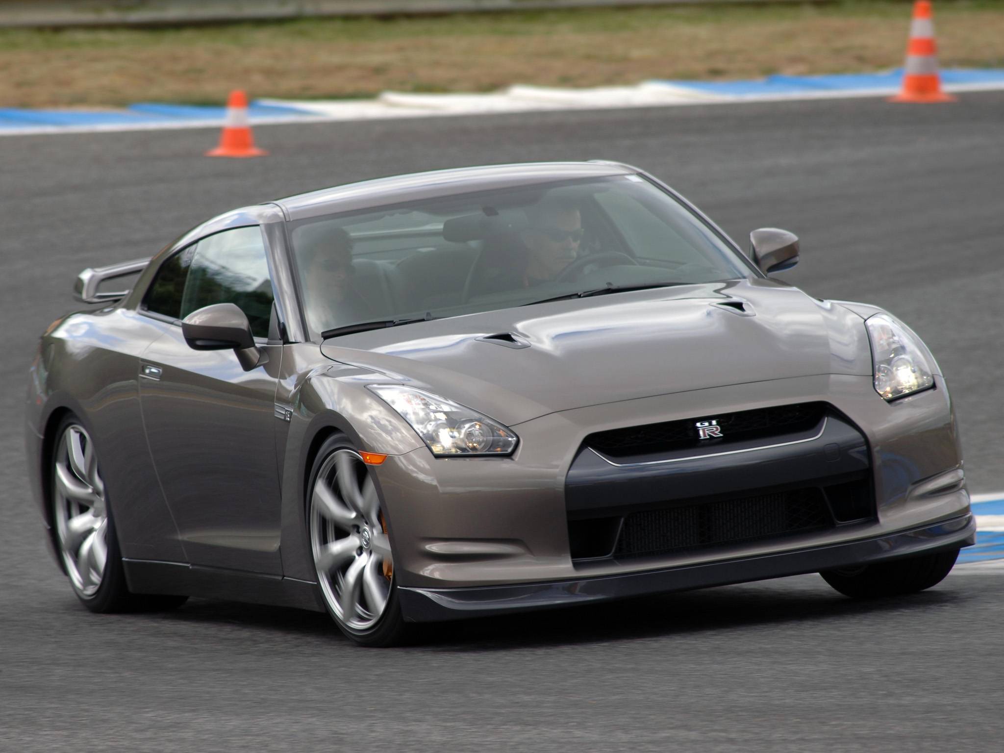 Nissan GTR R35 Coupe - Retro Rides