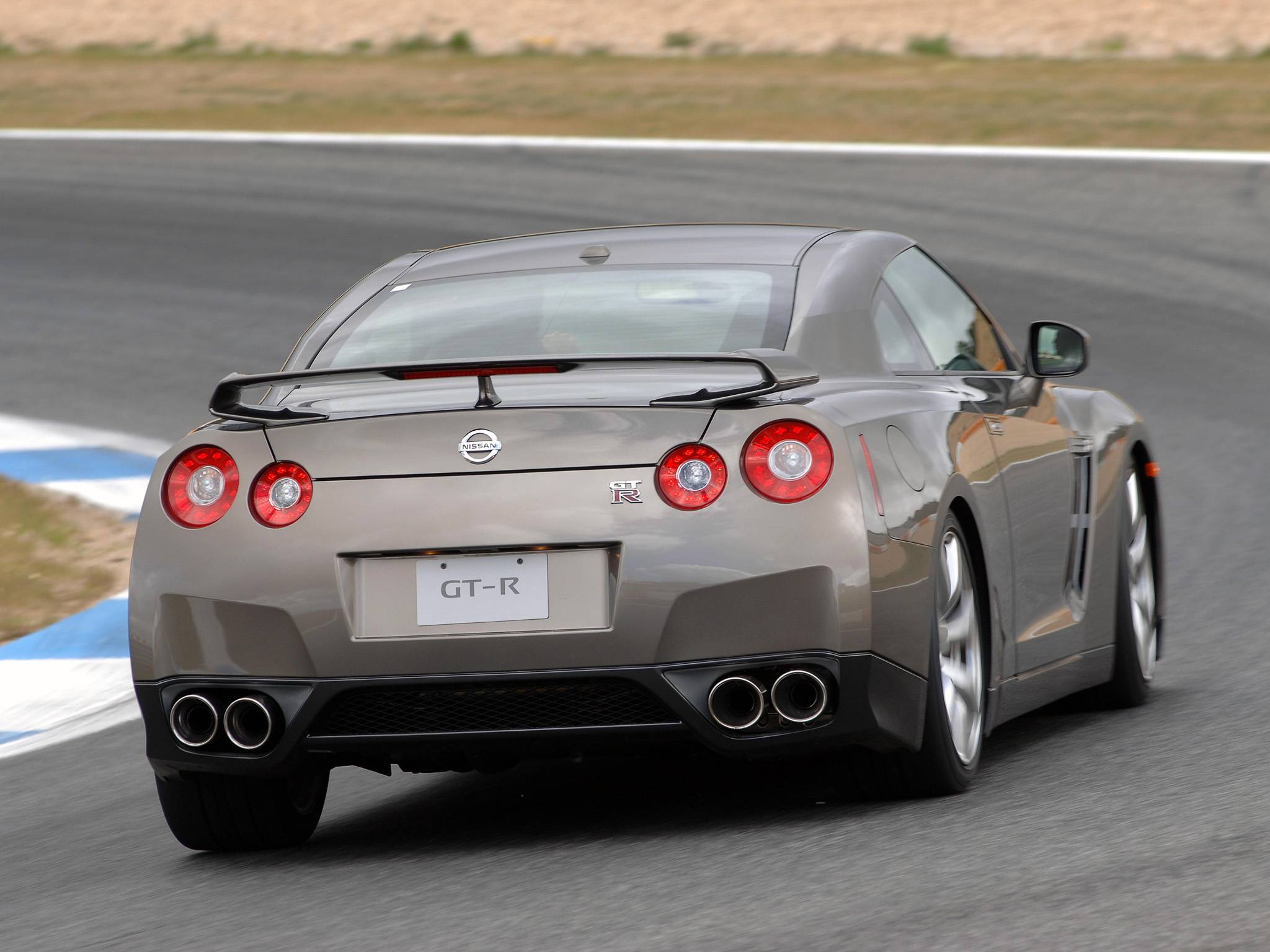 Nissan GTR R35 Coupe - Retro Rides