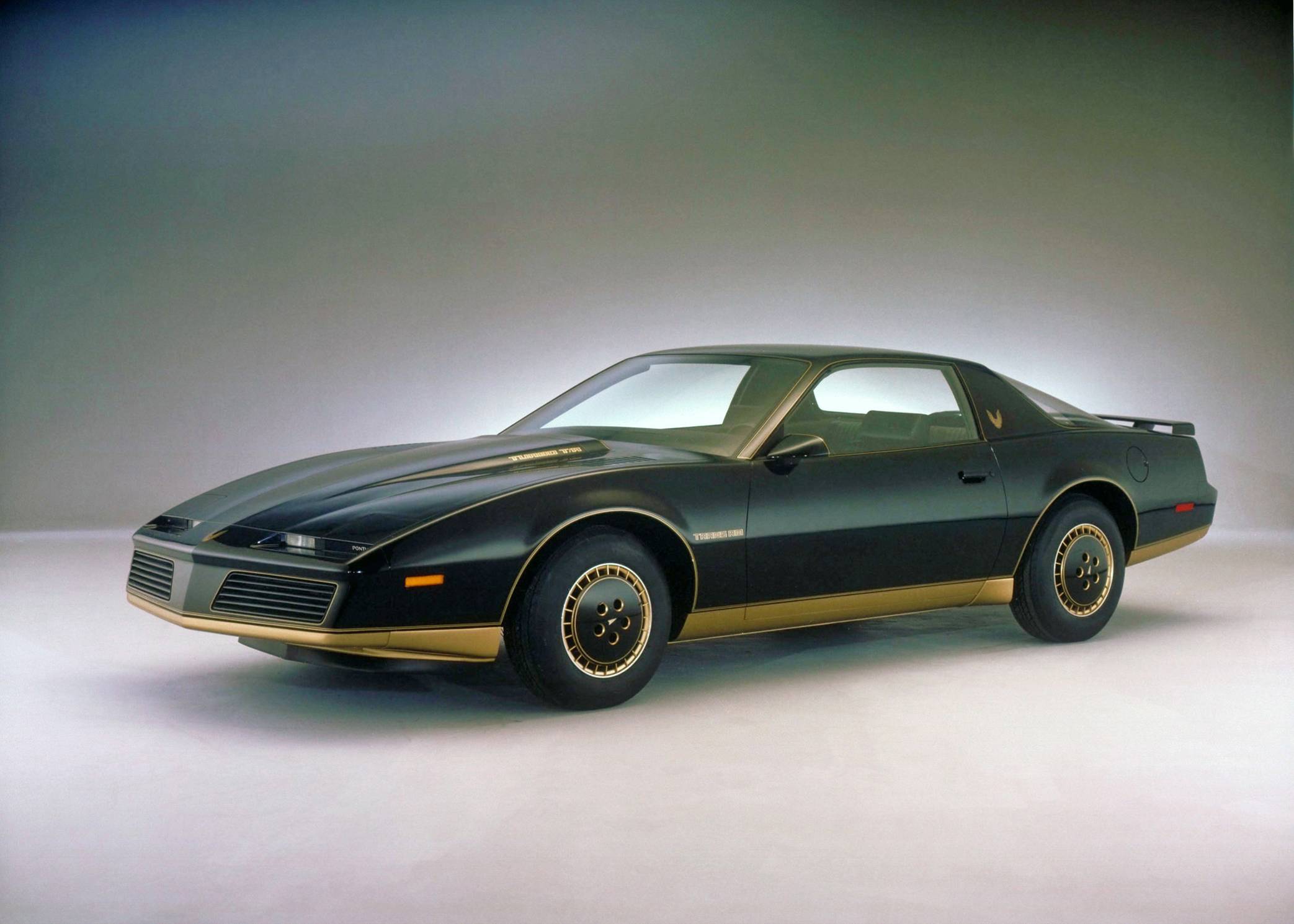 Pontiac Firebird/Trans Am Coupe - Retro Rides