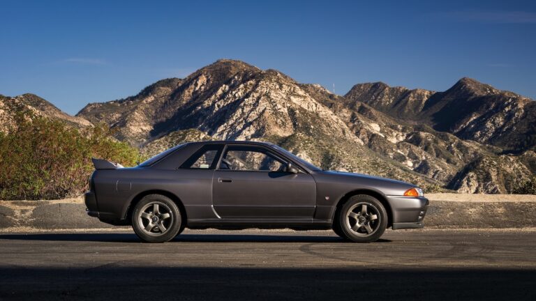 Rear View: Nissan Skyline GT-R R32 - Retro Rides